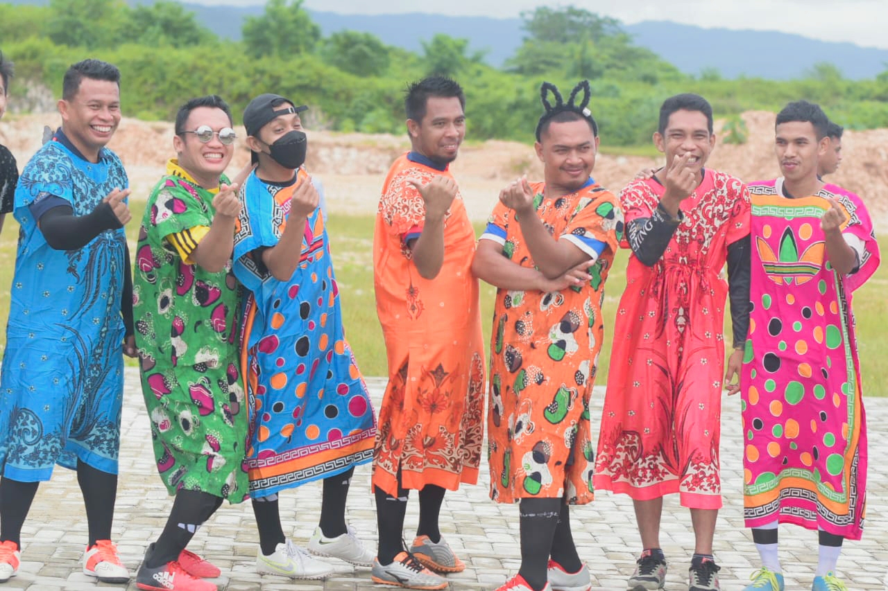 Lomba Futsal Pakai Daster di HUT PKK ke-50 di Buton, Setda FC Sabet ...