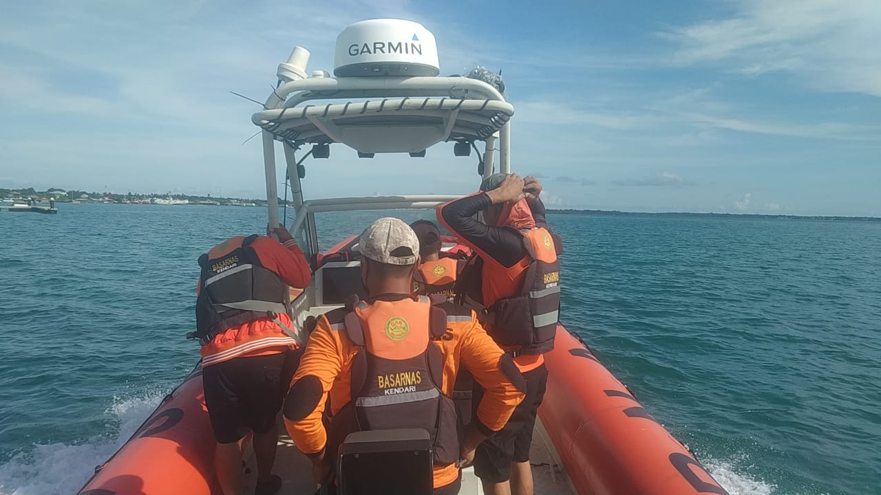 Perahu Nelayan Bocor dan Patah AS di Perairan Kaledupa, SAR Wakatobi ...